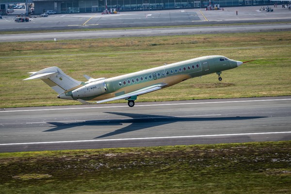 Premier vol du Dassault Falcon 10X - Médias - AeroWeb-fr.net