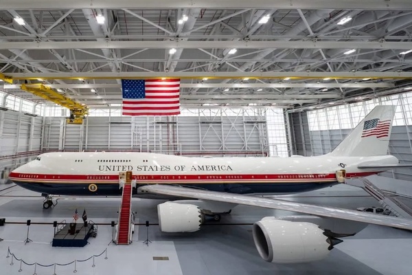 Air Force one : Retraite du SAM 82-9000 et arrivée du nouveau VC-25B ...